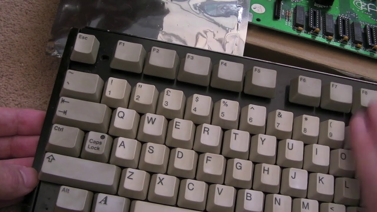 Commodore Amiga A500 Keyboard Flashing Caps Lock Repair | Retrounlim